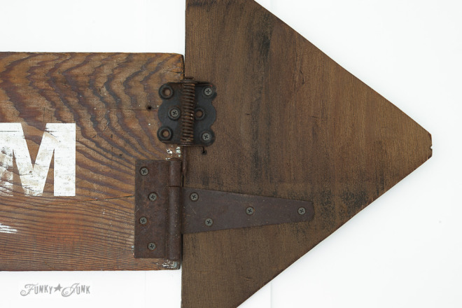 Make this You Cut Tree Farm Christmas arrow sign using stencils!Funky ...