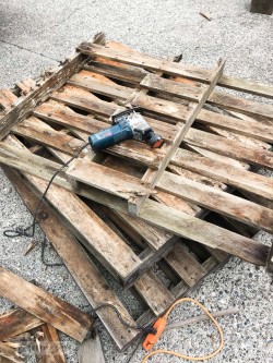 Easy way to take apart a pallet with no fancy tools! Make this tool...
