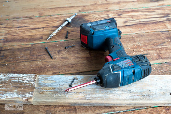 Rustic And Affordable DIY Wood Plank Ski Decor (Plus Other ski Ideas ...