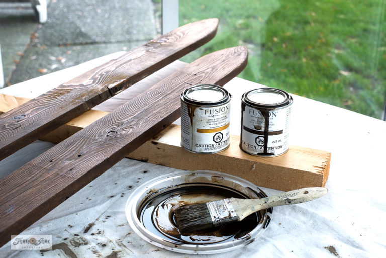 Rustic And Affordable DIY Wood Plank Ski Decor (Plus Other ski Ideas ...