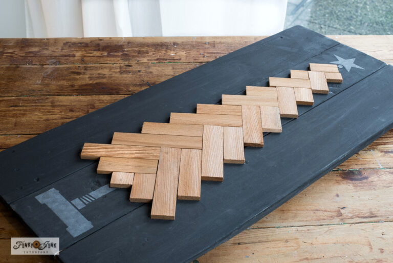 Create an easy Herringbone wood Christmas tree sign, pallet-style ...