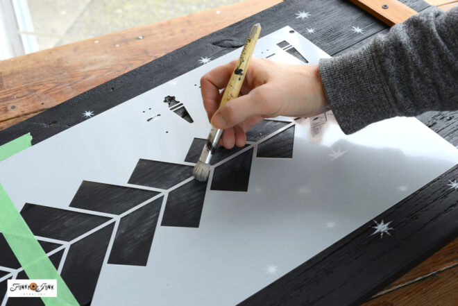 DIY wood chevron Christmas tree with stencils and wood strips - Funky ...